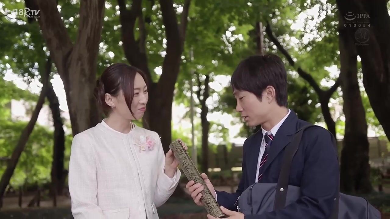 JUQ-952 毕业典礼之后……你已经成年了，是婆婆送给你的礼物。 小野凛香 - 小野りんか